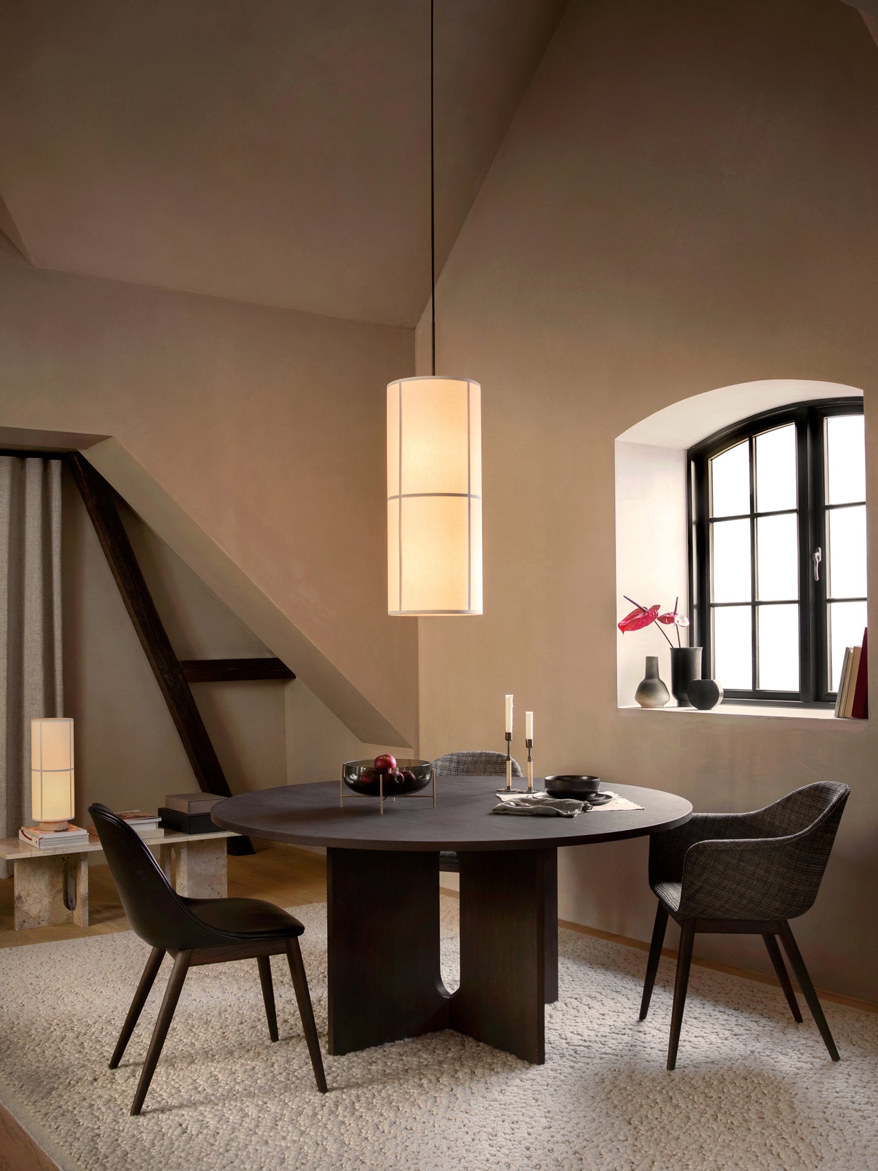 Androgyne Dining Table, Round